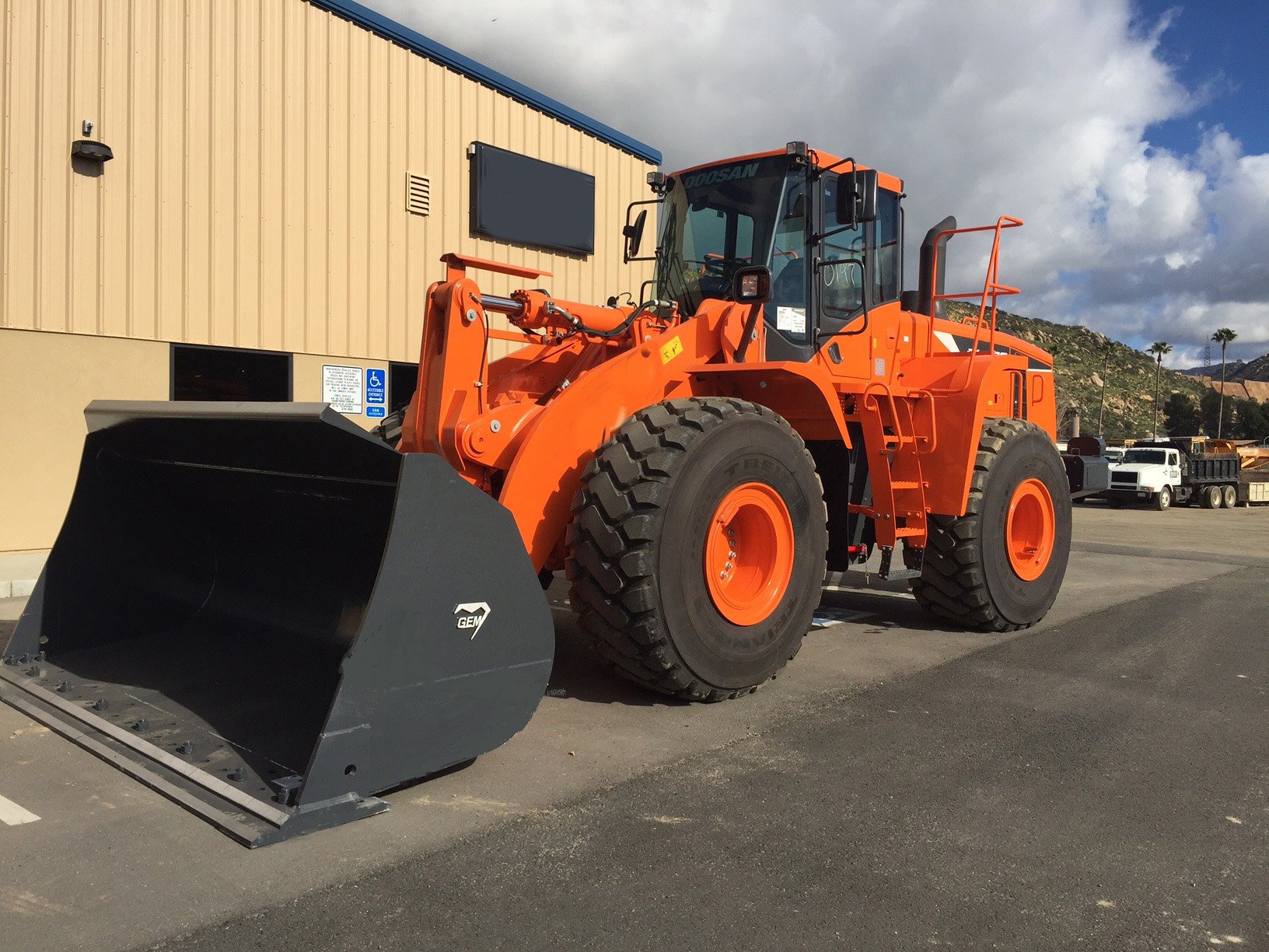 Wheel Loader General Purpose Buckets | GEM Attachments